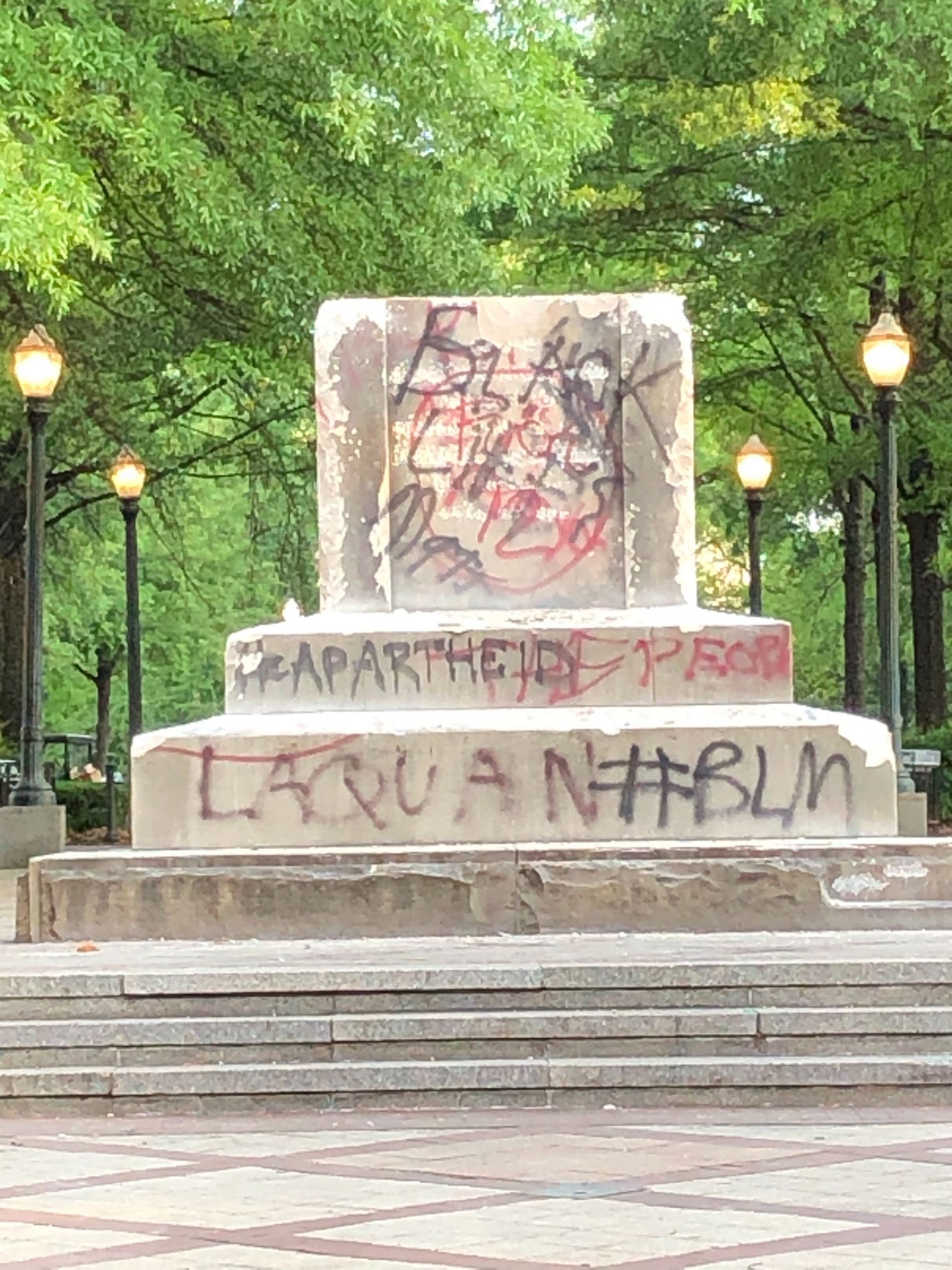 Crews Remove 115-Year-Old Birmingham Confederate Monument | WBHM 90.3