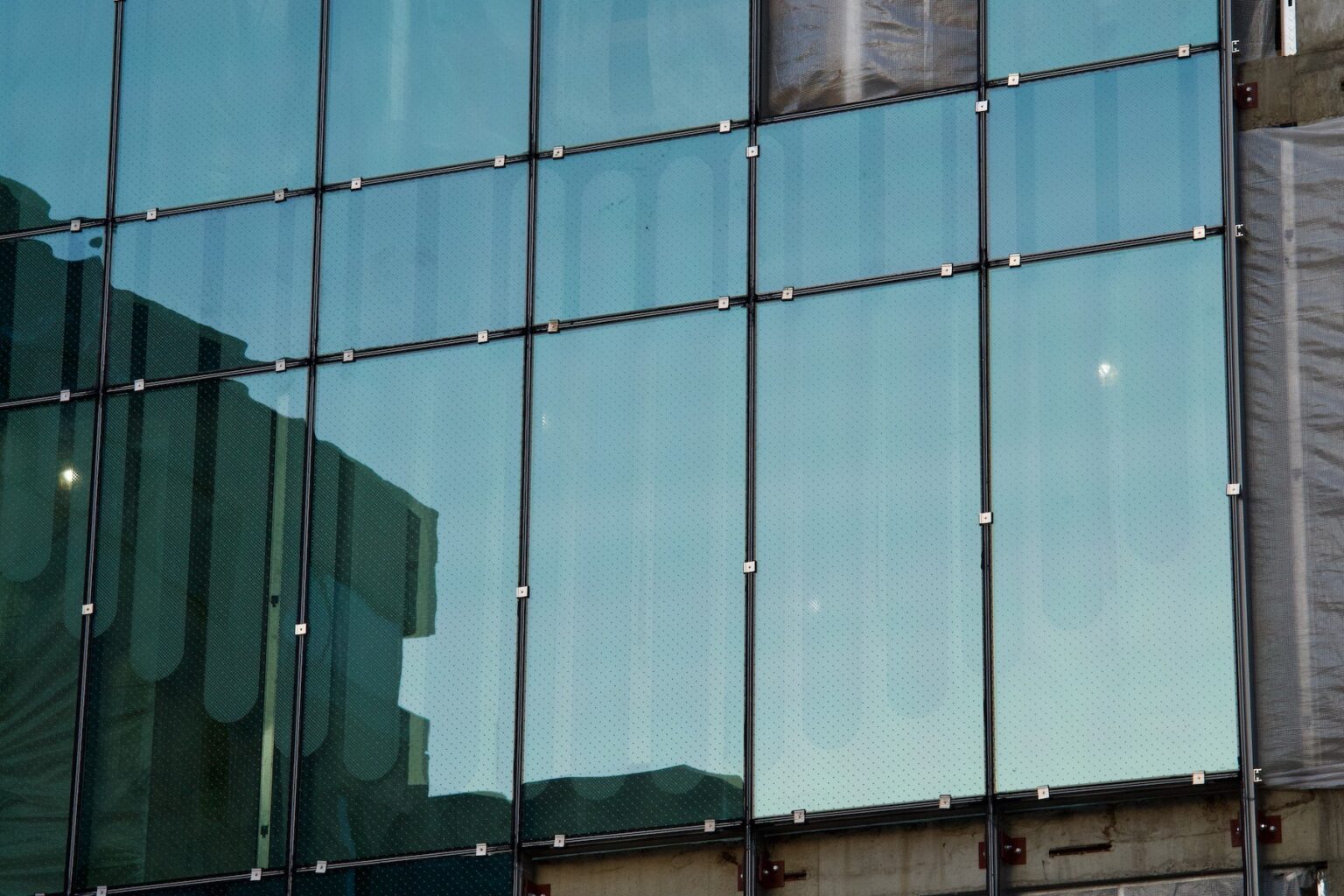 UAB building among Alabama’s first to feature ‘bird safe’ glass | WBHM 90.3